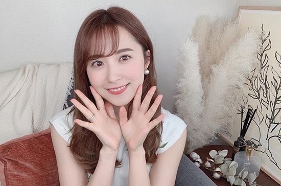 『衛藤美彩、夫・源田壮亮と幸せ笑顔 乃木坂卒業生の今にファン感動「過去一ビジュ最高」【WBC】』by「ENCOUNT」: ヤフコメ・ドットコム